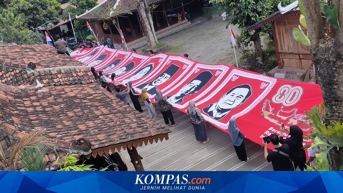 Pembatik Kulon Progo Ciptakan Batik Raksasa Bergambar 8 Presiden RI
