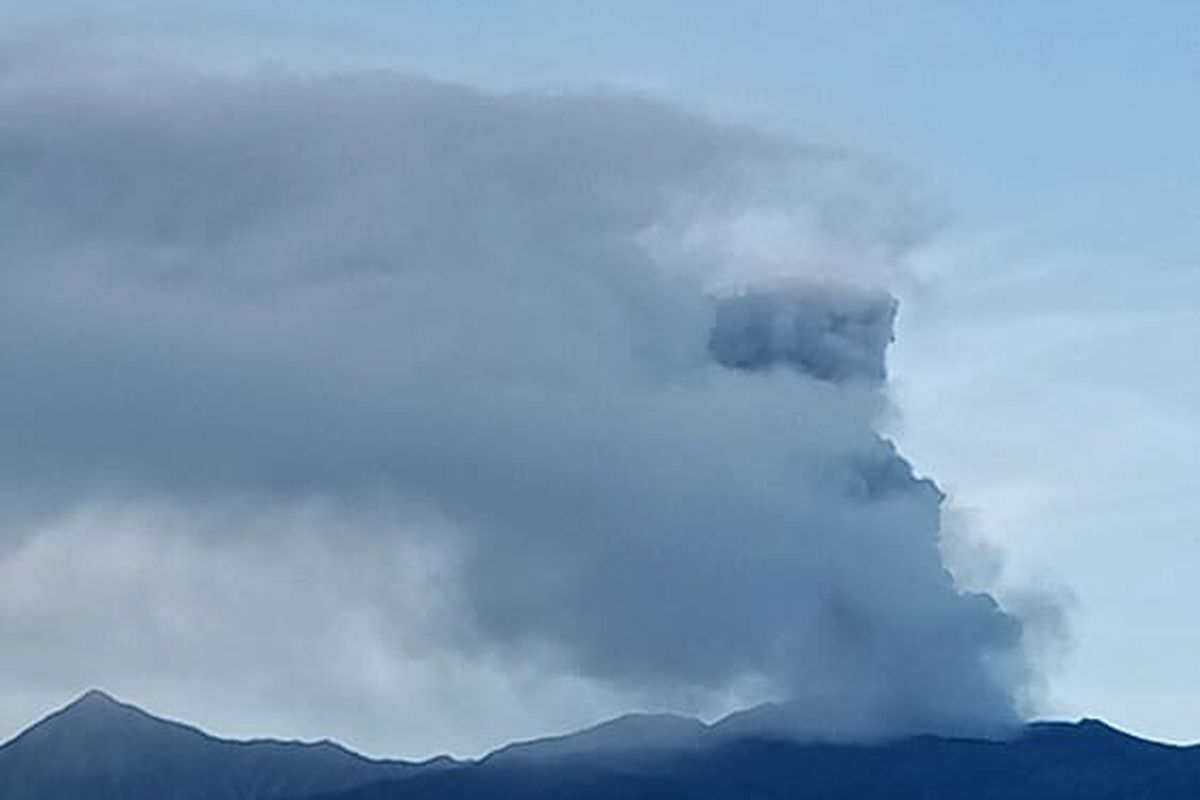 Gunung Dukono Erupsi, Semburkan Abu Vulkanik 1.200 Meter ke Udara