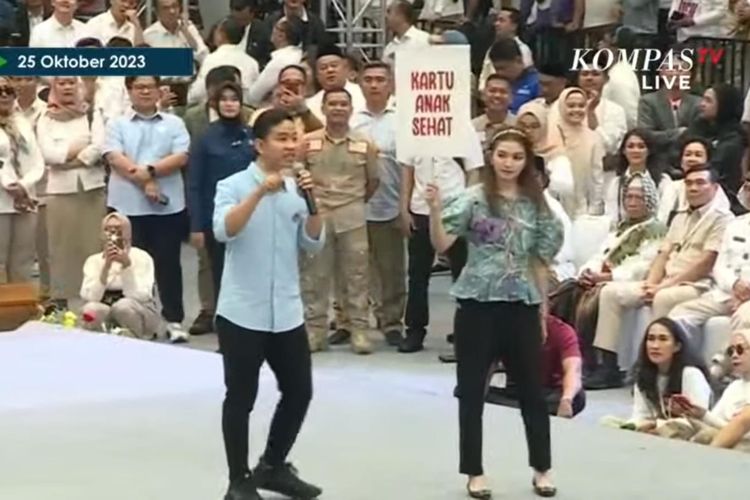 Gibran Ajak Selvi Naik Panggung Saat Beberkan Program Terkait "Stunting"