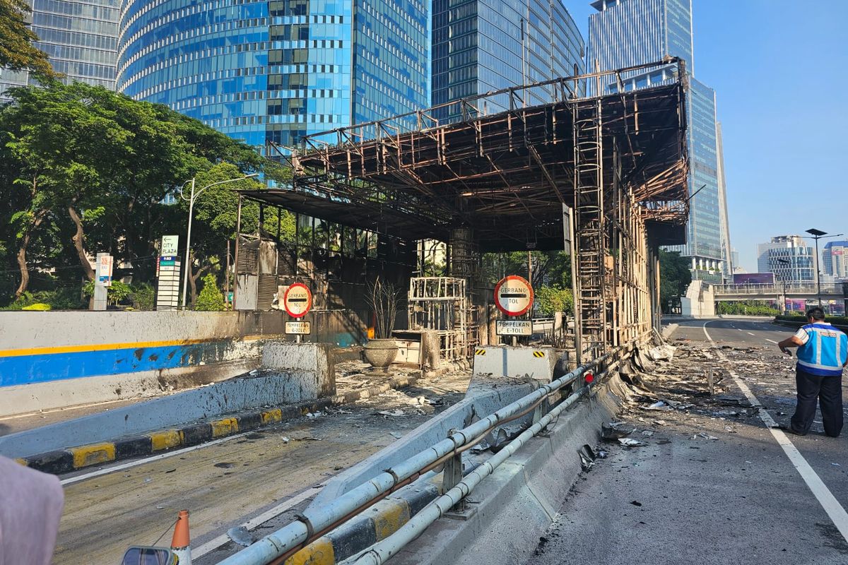 7 Gerbang Terbakar, Tol Cawang-Pluit-Tomang Belum Sepenuhnya Normal