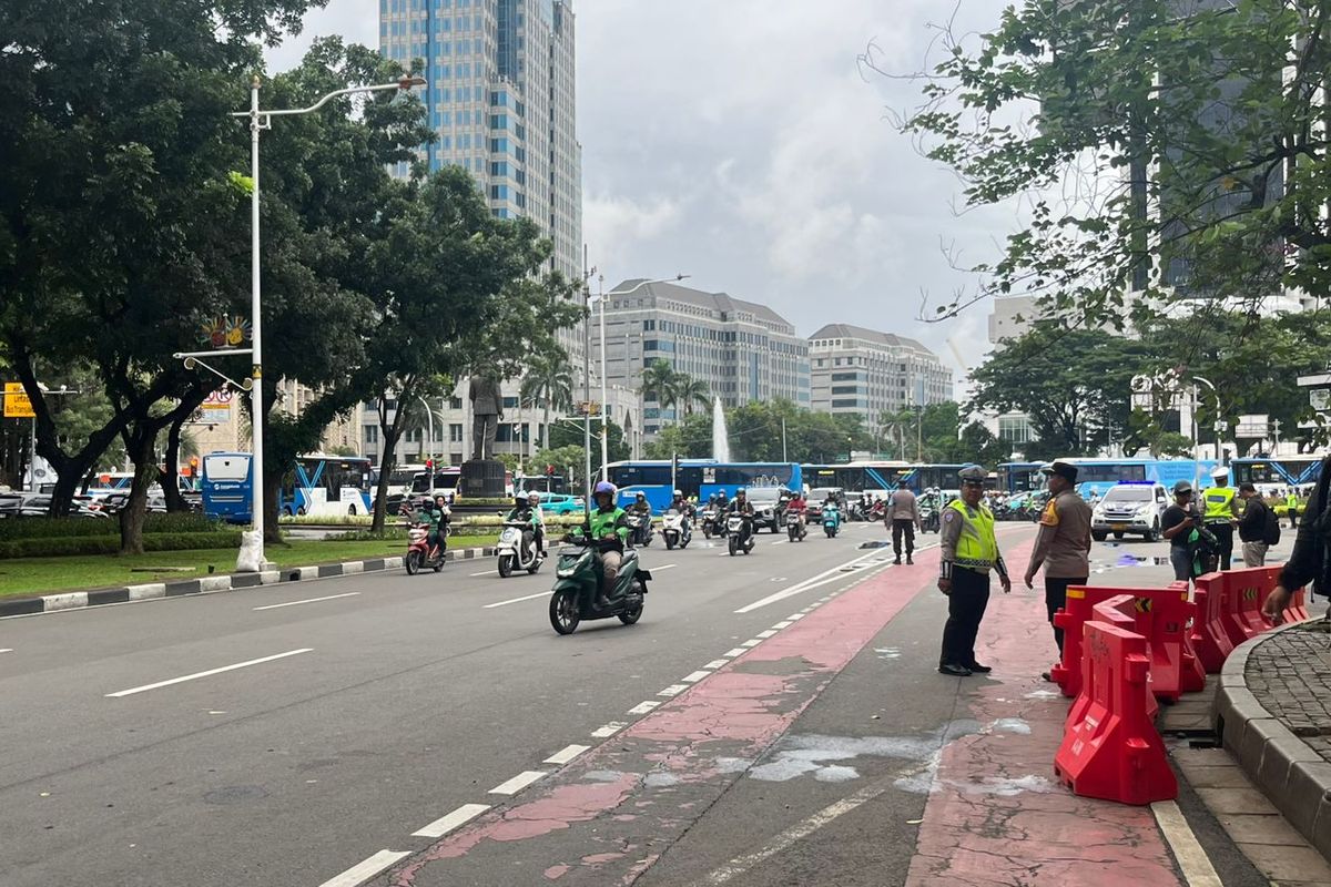 Massa Demo Ojol Bubar, Jalan Medan Merdeka Selatan Kembali Dibuka
