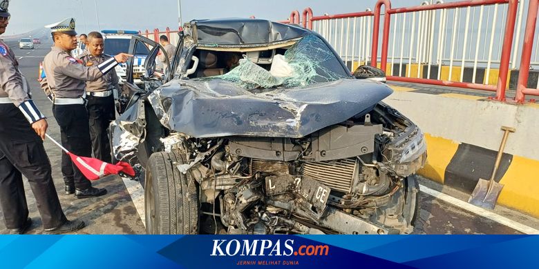 Fortuner Hantam Pembatas Jalan di Jembatan Suramadu, Mobil Ringsek, Pengemudi Luka Berat