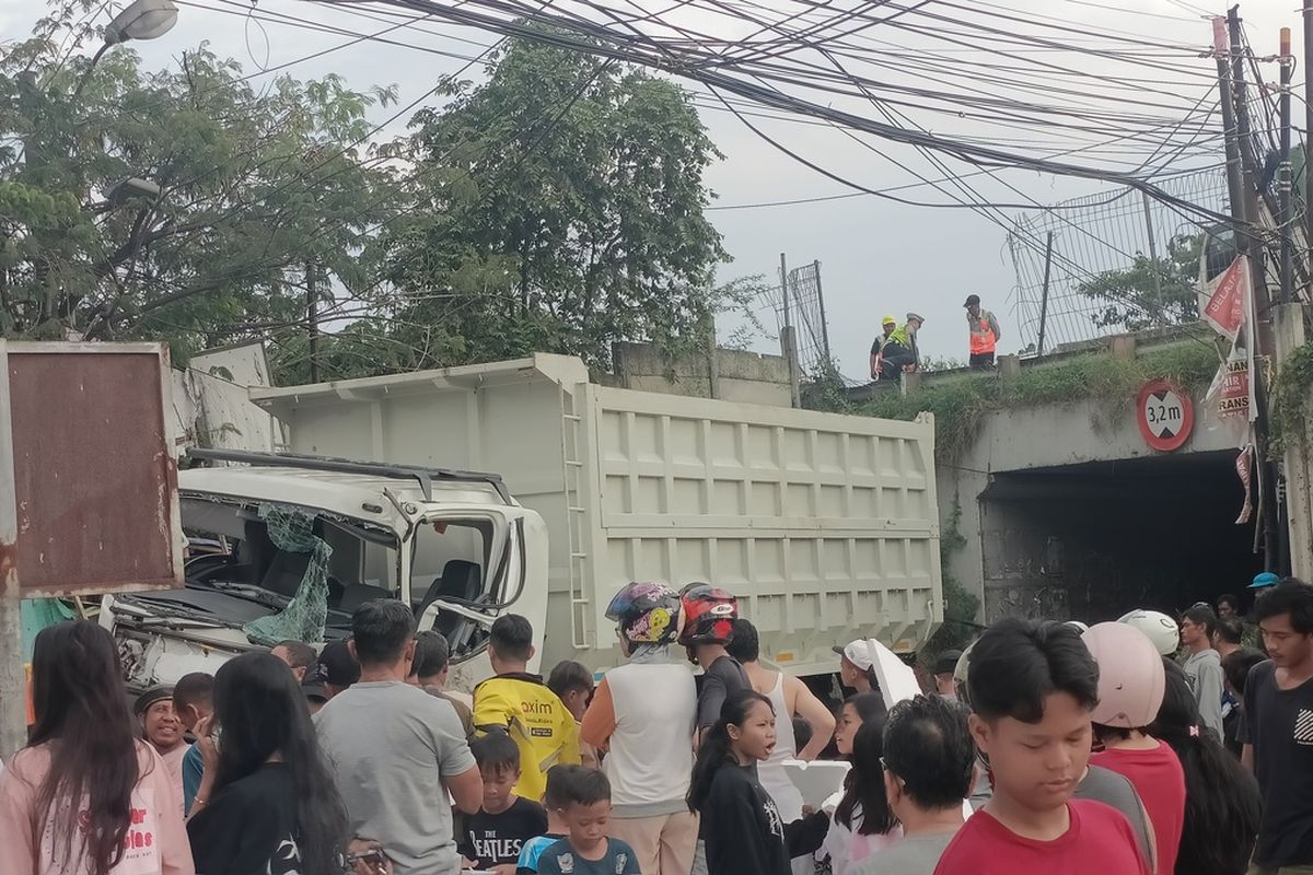 Penyebab Tronton Terjun dari Tol Tangerang-Merak, Diduga Akibat Rem Blong