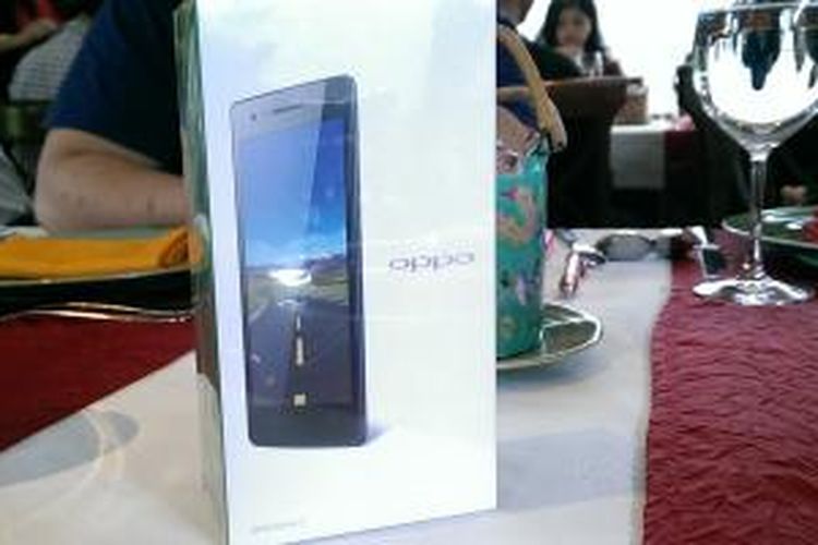 "Unboxing" Oppo Mirror 3 di Jakarta