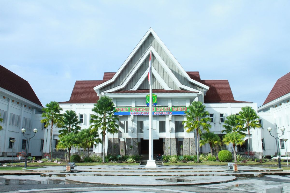 Jelang Pelantikan Anggota DPRD Nunukan, 30 Pin Emas dan 2 Mobil Dinas ...