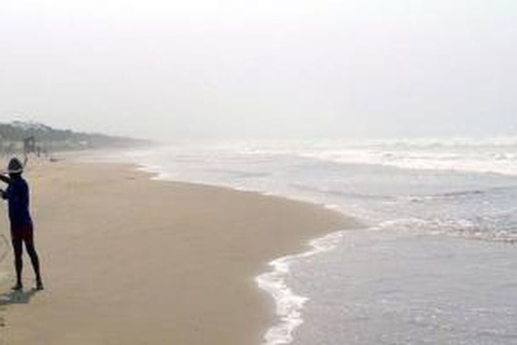 Pesona Pantai Bagedur