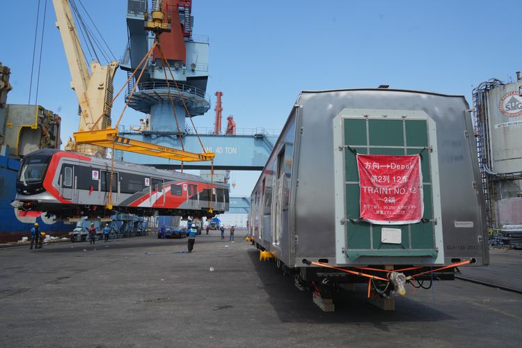 2 Trainset KRL Pesanan KAI Commuter dari China Tiba di Indonesia, Ini ...