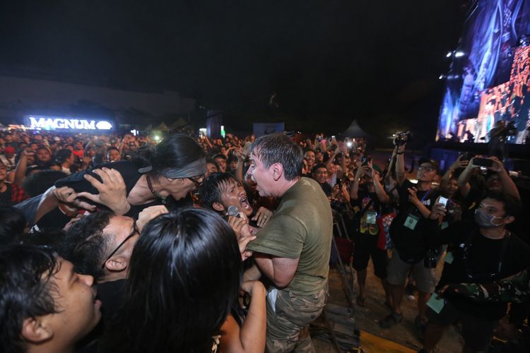 Foto : Ketika Taylor Swift "Hadir" di Festival Musik Metal Hammersonic 2018