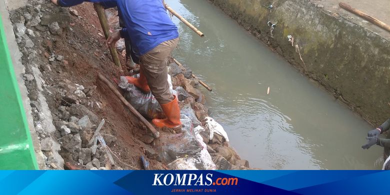 Pemkot Depok Perbaiki Turap Rumah yang Jebol Hanya Pakai Bambu dan ...