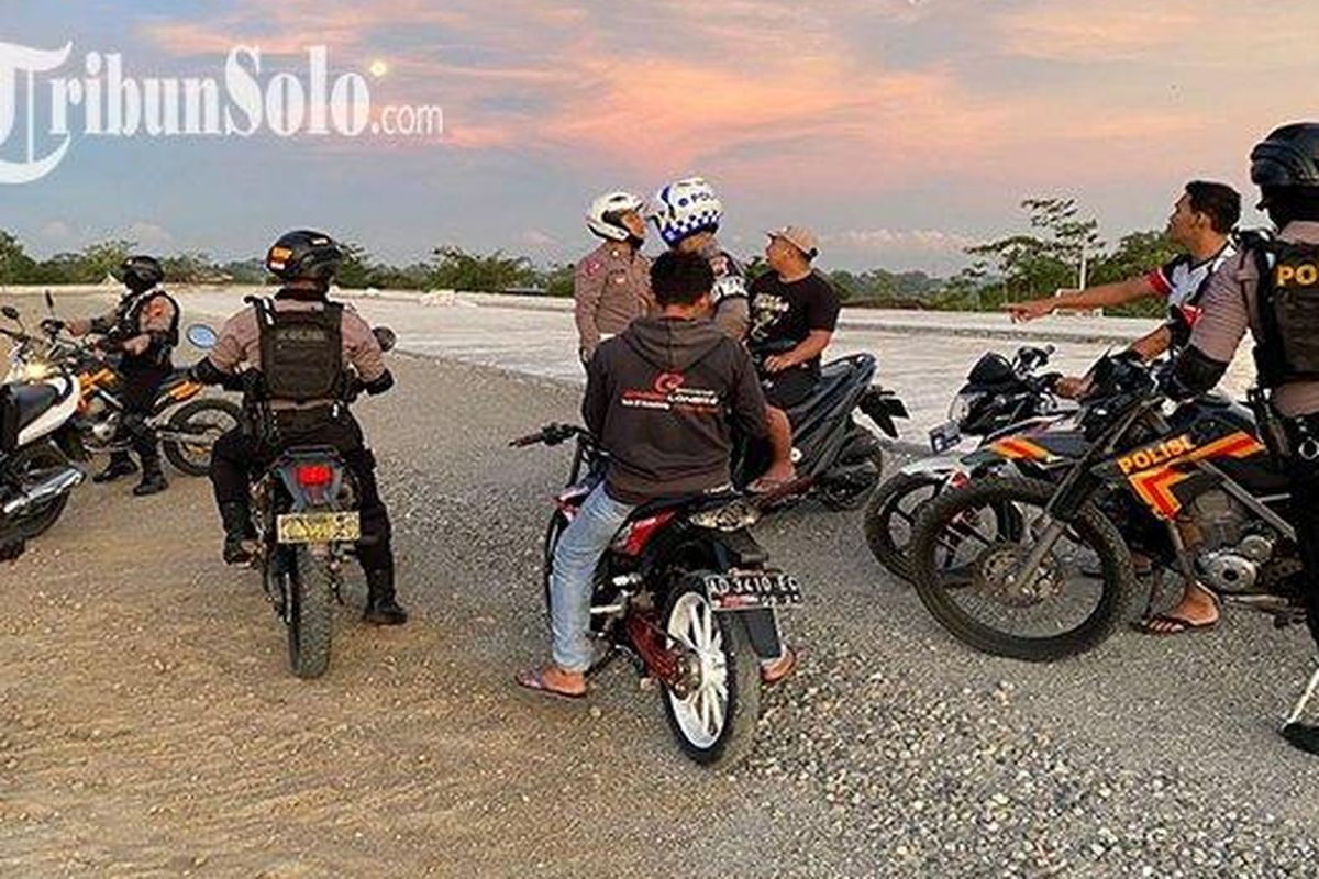 Jalan Tol Solo-Yogyakarta di Klaten Dipakai Balap Liar padahal Baru Selesai Dicor, 5 Motor ...