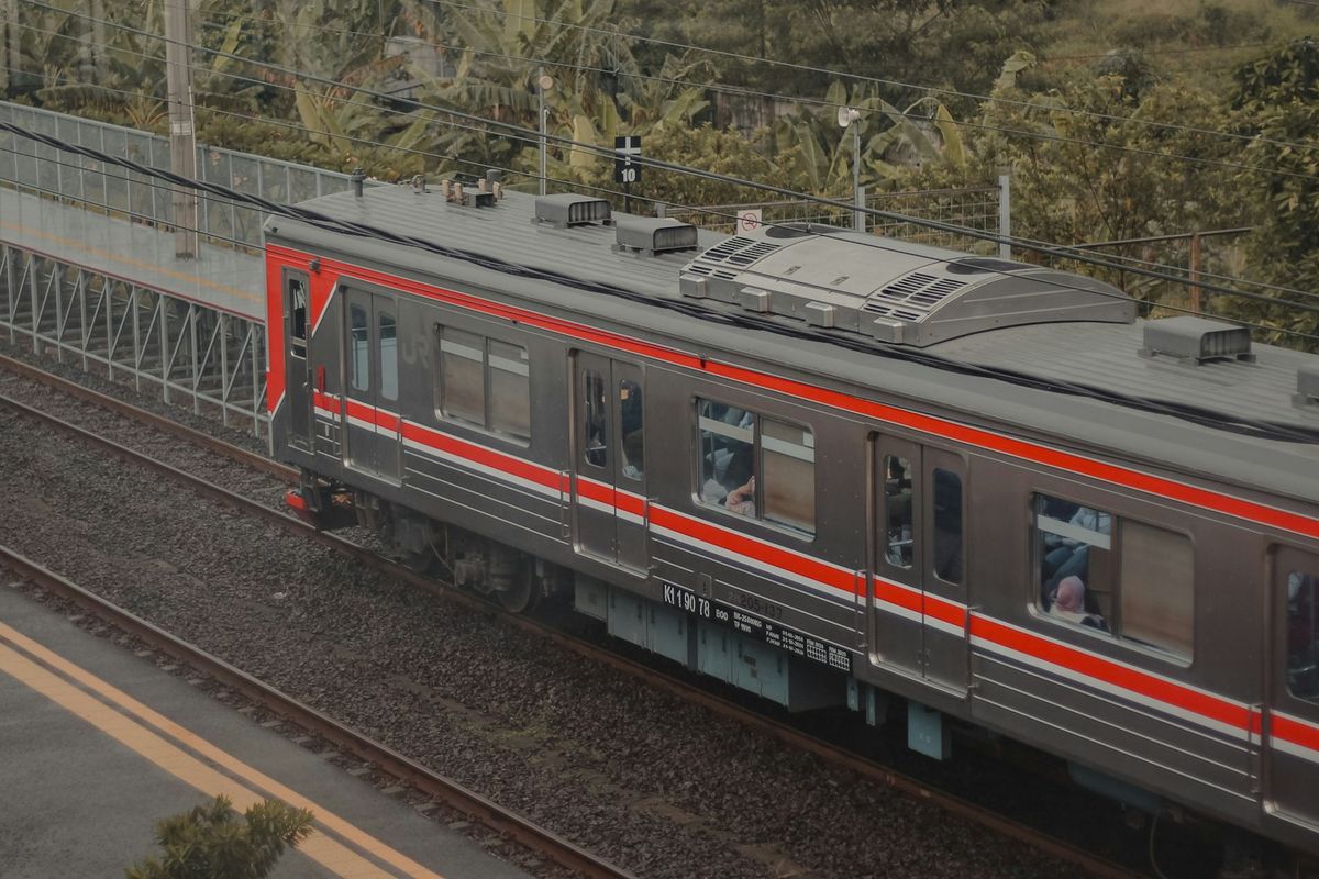 Jalur Commuter Line dari Rangkasbitung ke Tanah Abang Pindah ke Peron ...