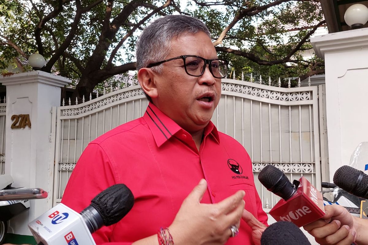 Hasto Sebut Awalnya Akar Rumput Tak Percaya Jokowi Tinggalkan Pdi P