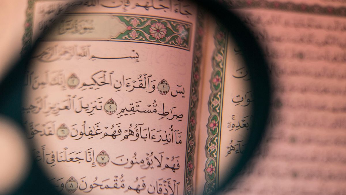 Surat Yasin: Jumlah Ayat, Riwayat, Keutamaan, dan Tradisi Yasinan