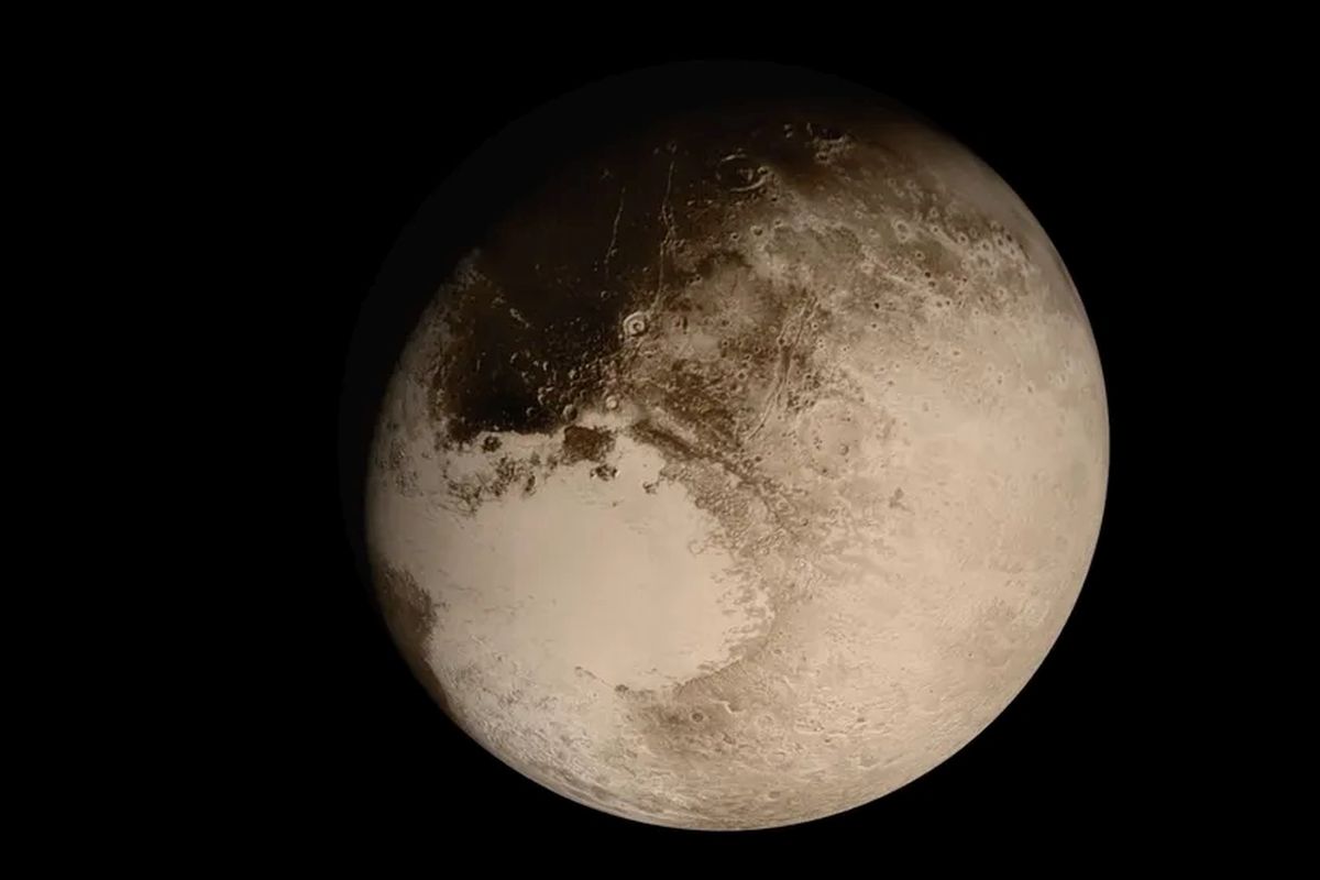 Rahasia Orbit Lonjong Pluto: Mengapa Berbeda dari Planet Lain?