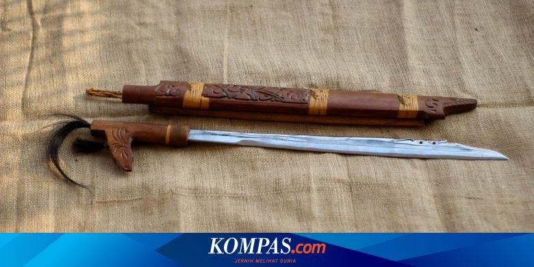 Asal-usul Mandau, Senjata Tradisional Suku Dayak yang Terbuat dari Batu
