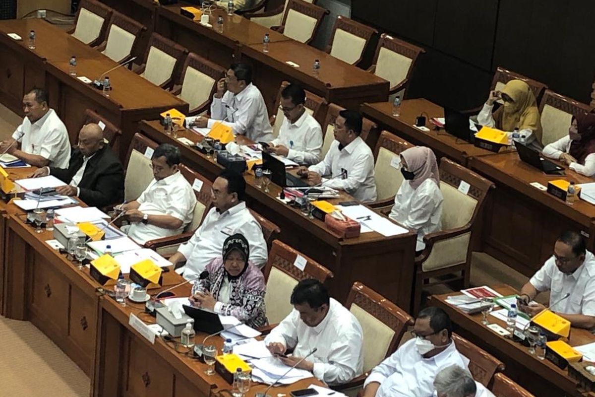 Dicecar soal Anggaran Kemiskinan Rp 500 Triliun yang Habis untuk Rapat ...