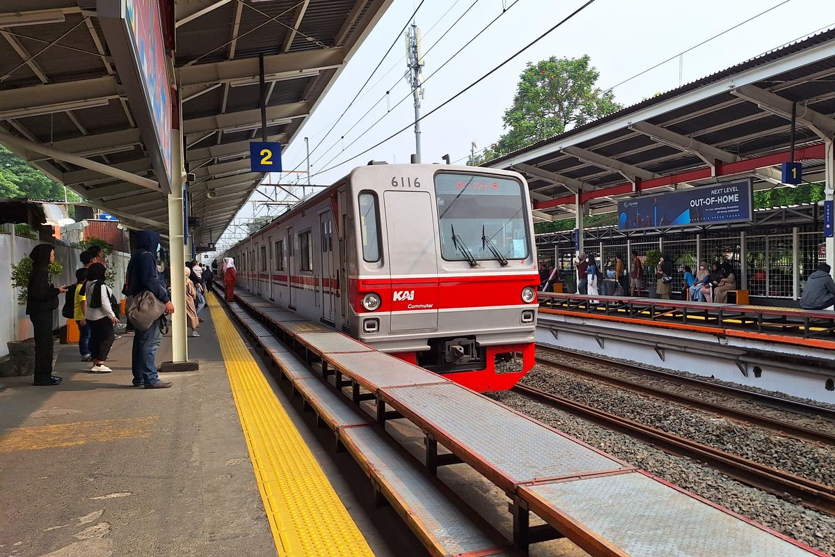 Seabad Perjalanan KRL dan Peran Stasiun Manggarai sebagai Simpul ...
