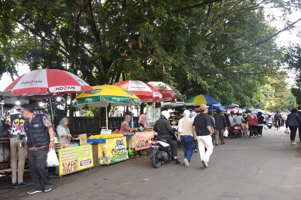 Kala Pusdai Jadi "Medan Perang" Takjil Warga Bandung...