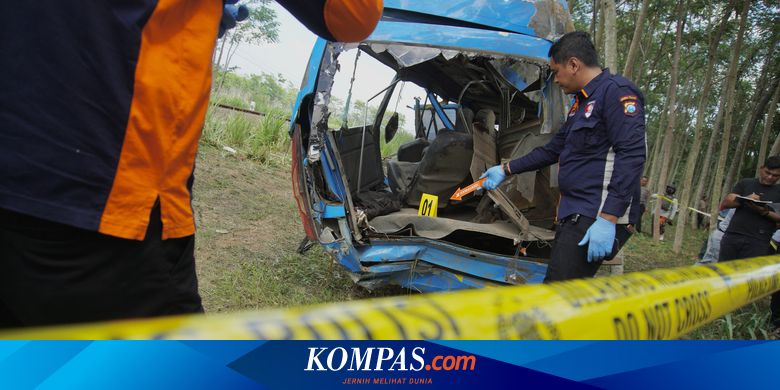 Petaka di Pelintasan Tanpa Palang Pintu, 11 Orang Tewas Setelah Minibus Tertabrak Kereta