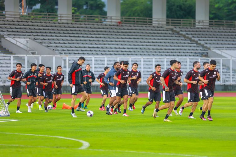 Latihan Timnas Indonesia: 3 Pemain Absen, Kluivert Bagi 3 Grup, Kiper ...
