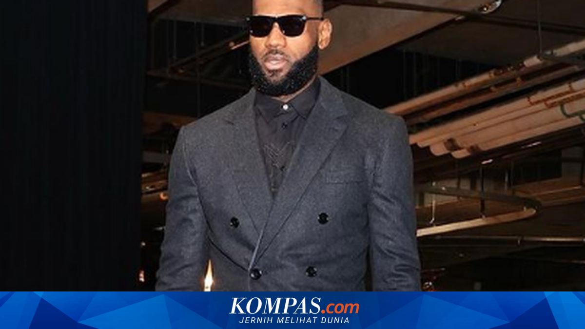 Lihat, Gaya LeBron James Pakai "Outfit" Serba Hitam ala Batman