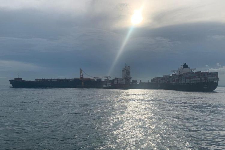 Kapal MV Tina Bermuatan Ribuan Kontainer Diisukan Tabrakan, Ternyata ...
