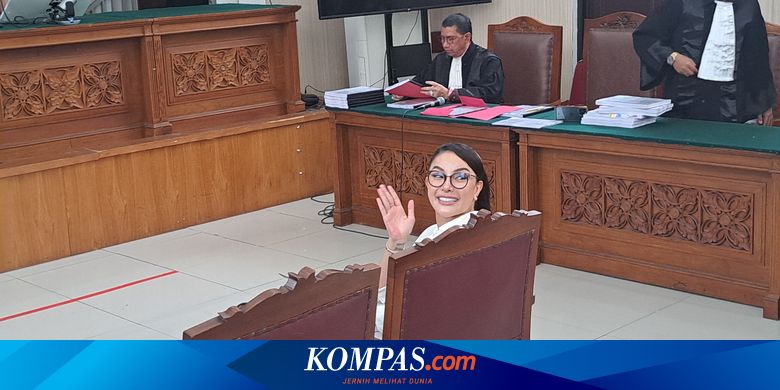 Nikita Mirzani Menangis Bacakan Eksepsi: Percayalah Nak, Ami Bukan Pembunuh
