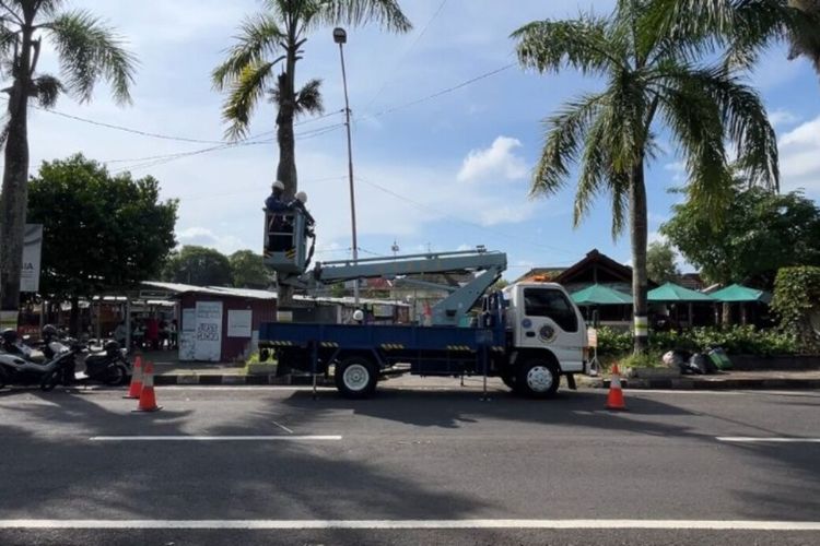 Foto : Jalanan Wonosari Gunungkidul Dipasang Lampu Senilai Rp 500 Juta ...