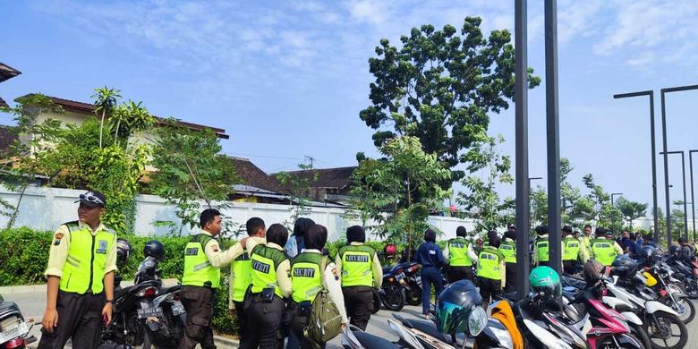 Berita Harian Mogok-kerja-pegawai-masjid-sheikh-zayed-solo Terbaru Hari Ini - Kompas.com