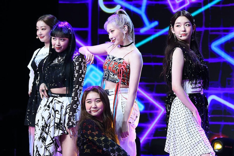 Para Member SECRET NUMBER Ungkap Konsep Lagu Debut Who Dis