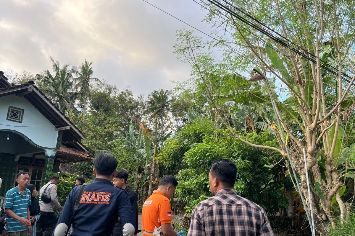 Warga Bantul Tewas Tersengat Listrik Saat Pasang Kabel Wifi