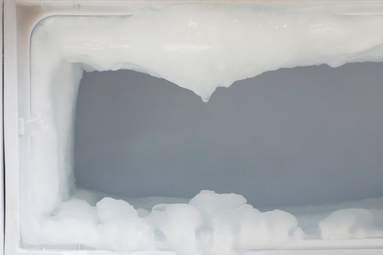 6 Tips Mencairkan Bunga Es pada Freezer agar Bekerja Efisien