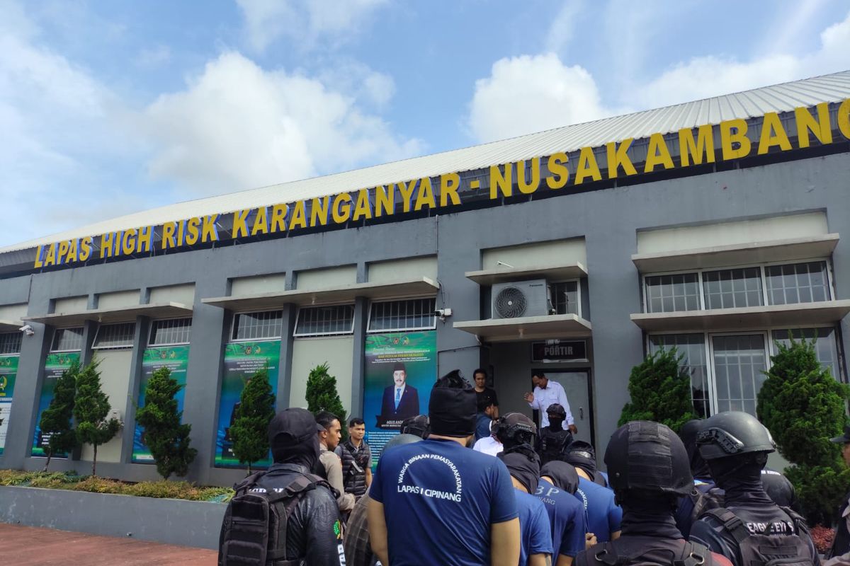 140 Petugas Lapas Bermasalah Bakal Dikirim ke Nusakambangan