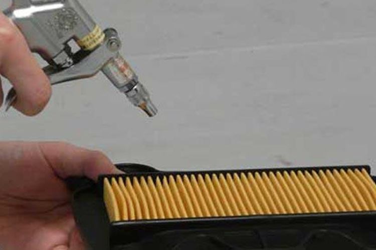 Cara Membersihkan Filter Udara Sepeda Motor Sesuai Jenisnya