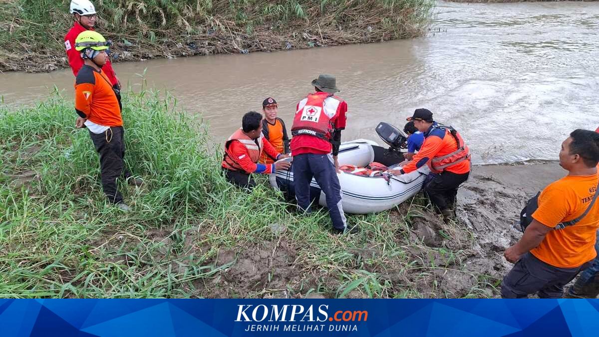Tiga Warga Kendal Tercebur Saat Menyusuri Sungai Pakai Ban Mobil: 2 ...