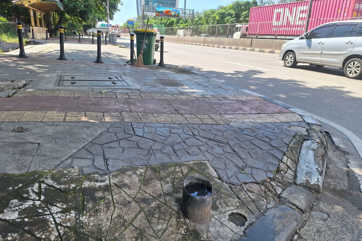 Saat Tiang Rambu Jaklingko di Tanjung Priok Turut Dimangsa Maling Besi...