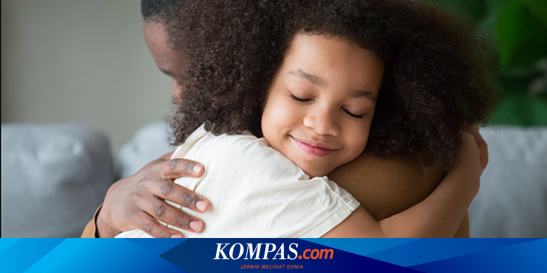 Kaya Manfaat, Seberapa Sering Orangtua Perlu Memeluk Anaknya?