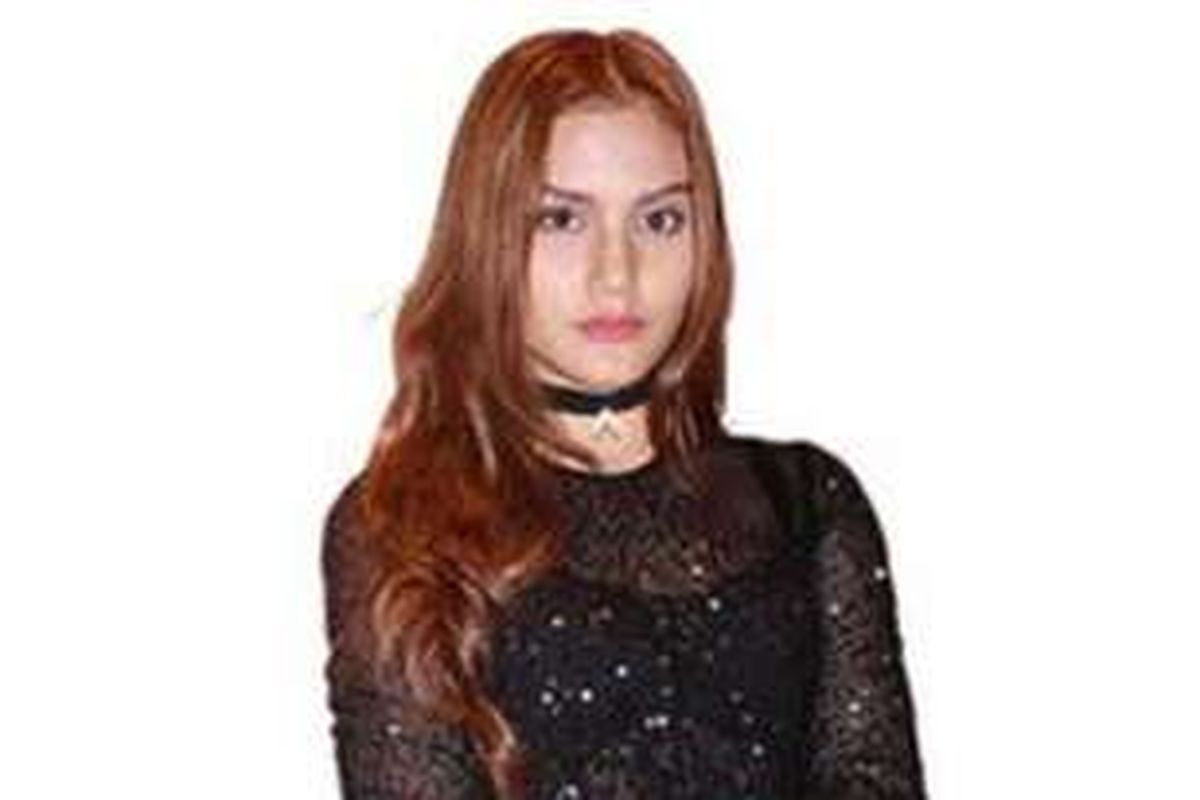 Chelsea Shania Main Gitar