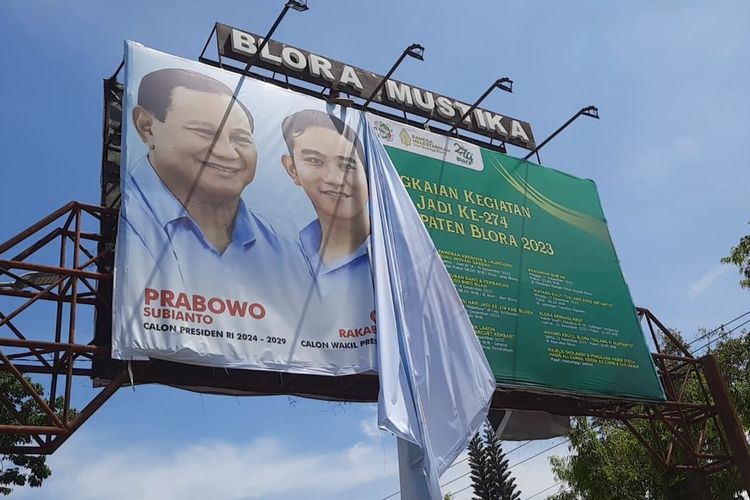 Baliho Jumbo Ganjar-Mahfud dan Prabowo-Gibran di Blora Dicopot