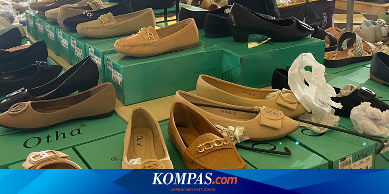 Dari Sandal Hingga Sepatu, Pilihan Alas Kaki di Jakarta Lebaran Fair 2024
