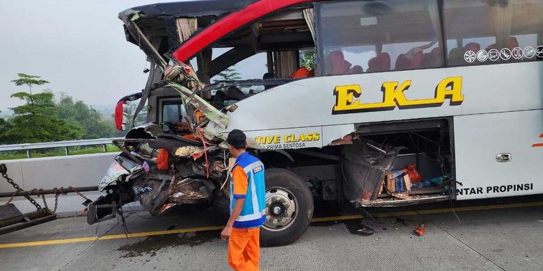 Berita Harian Bus Eka Kecelakaan Terbaru Hari Ini - Kompas.com