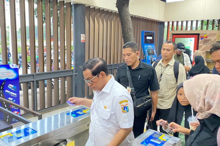 Ironi Aturan Rabu Naik Transportasi Umum: Pramono Konsisten, ASN DKI Bandel