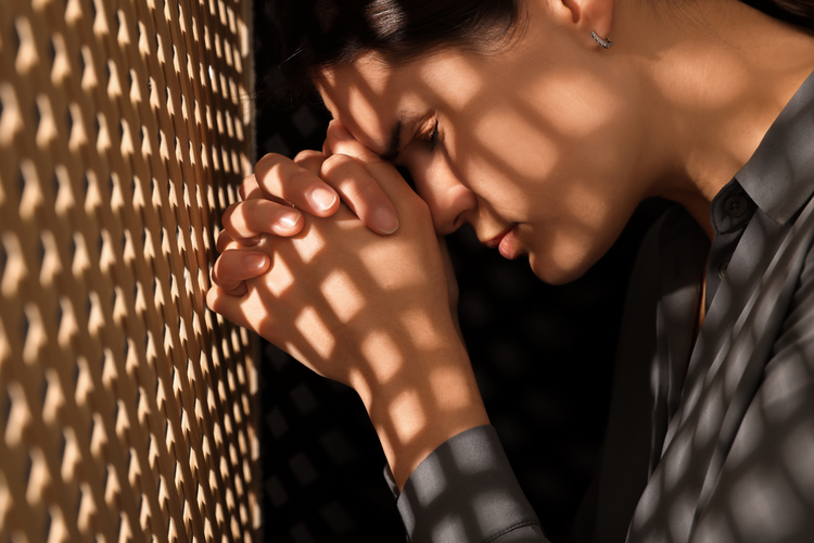 Foto : Doa Tobat umat Katolik Bahasa Indonesia, Inggris, dan Latin