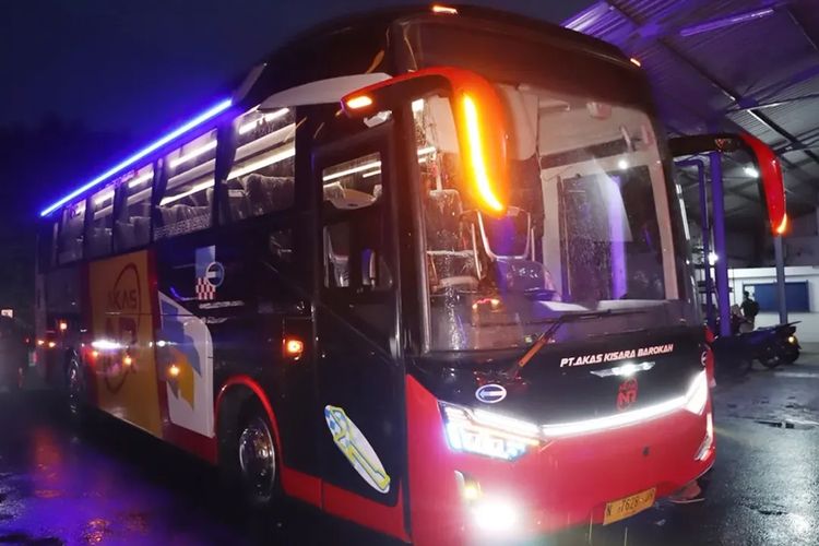 Foto : PO Akas NR Luncurkan Bus Baru Single Glass Buatan Karoseri Laksana