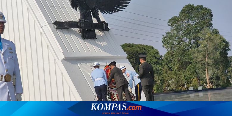 Keluarga Besar TNI Gelar Upacara di TMP Kalibata Sambut HUT Ke-79