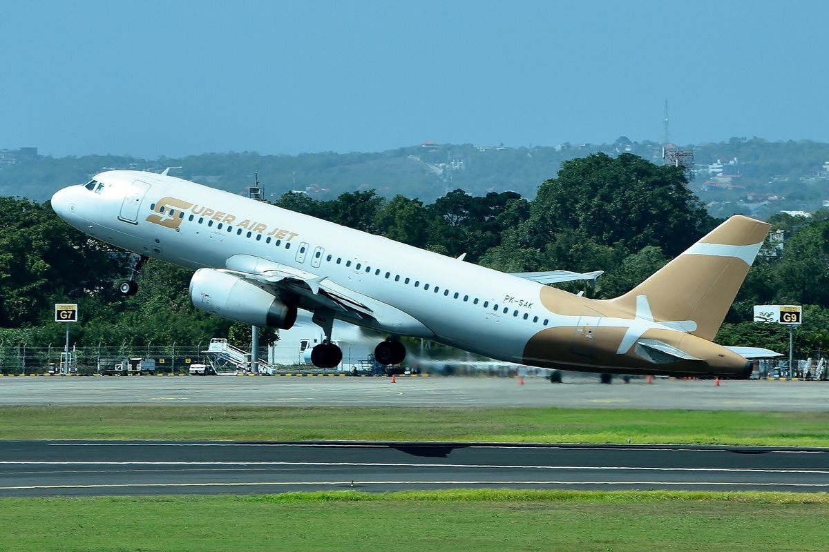 Setelah 1 Jam Perjalanan, Pesawat Super Air Jet Mendarat Darurat di Bandara Juanda