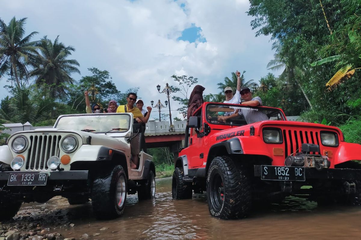 Wisata Jelajah Borobudur Naik Mobil Jeep dan Motor Trail Masih Relatif ...