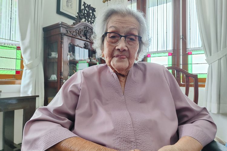 Berita Terkini Harian Eyang Meri Hoegeng Meninggal Dunia Terbaru Hari ...