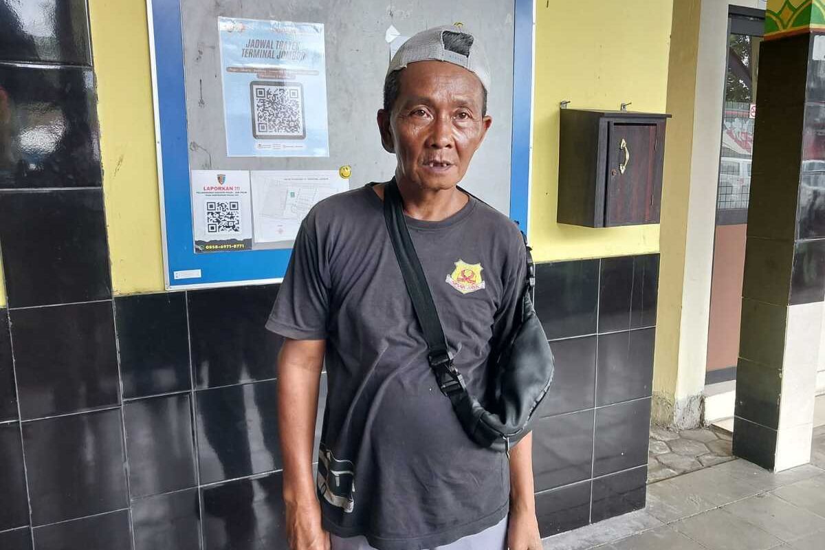 Rasimin, Sopir Bus yang Tetap Bekerja di Momen Lebaran demi Orang Bisa ...
