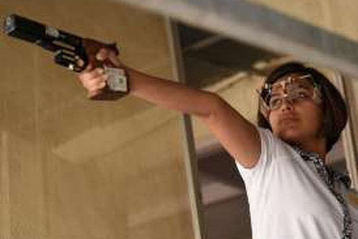 Tak Mau Kenakan Hijab, Petembak India Mundur dari Turnamen di Iran